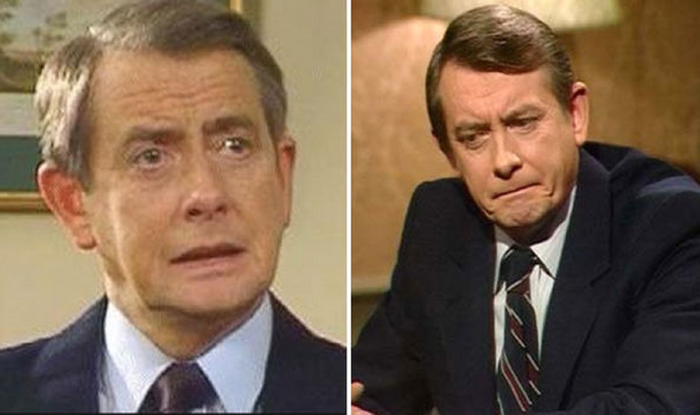 Actor Derek Fowlds dies at the age of 82