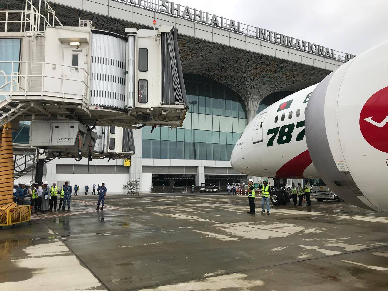 Biman Bangladesh Airlines Boeing 787 Dreamliner became the first ...